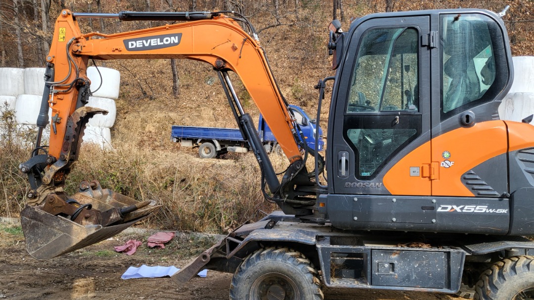 두산 03W DX55W-5K 2019년 4300시간 코끼리 집게 매|전문가들