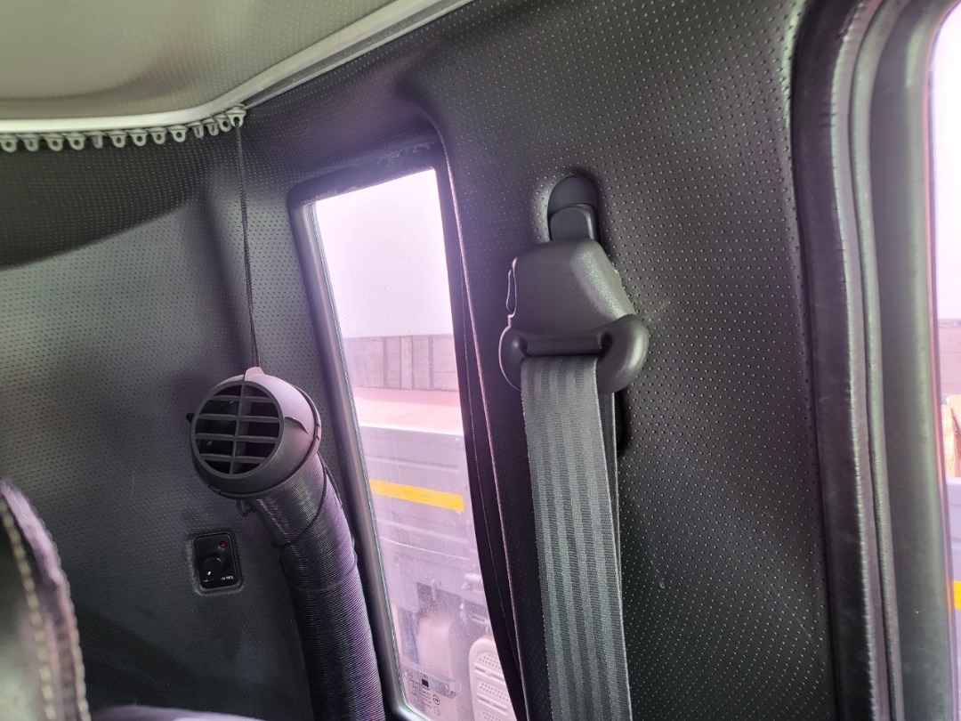 현대 메가 75톤 후축 윙바디 파워게이트 장착 무시동 히터 후방 카메라 O 윙 길이 83m 엔진 미션 윙 하부 상태 A전문가들