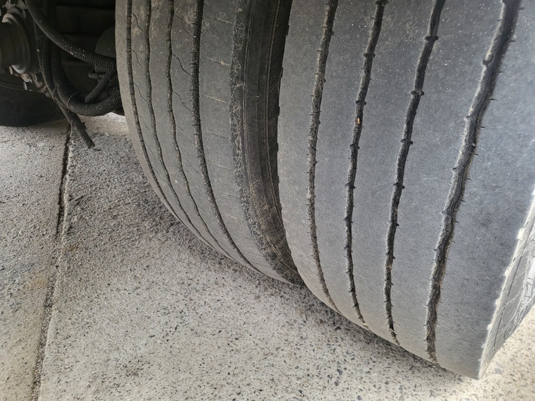 현대 메가 75톤 후축 윙바디 파워게이트 장착 무시동 히터 후방 카메라 O 윙 길이 83m 엔진 미션 윙 하부 상태 A전문가들