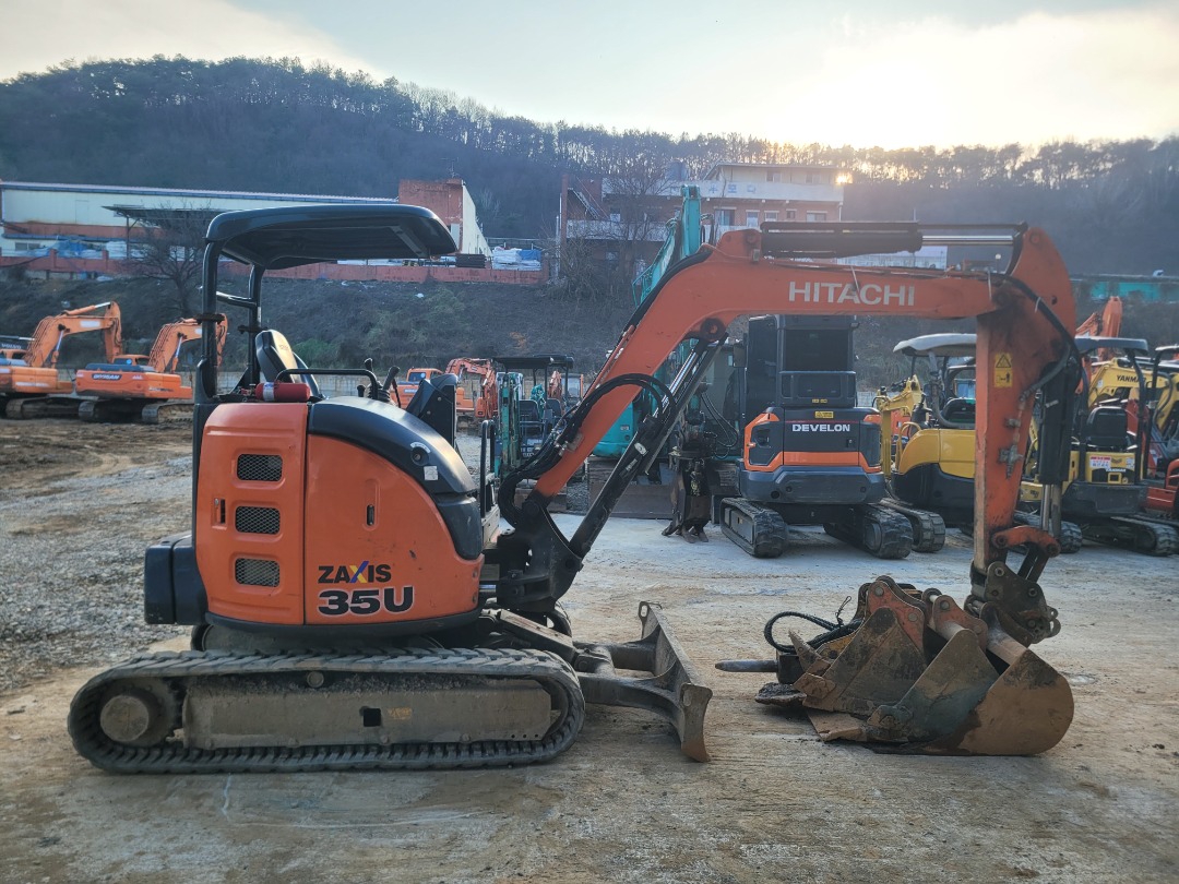 히타치 035급 미니굴삭기 ZX35 2019년 2400시간 풀세트 매|전문가들