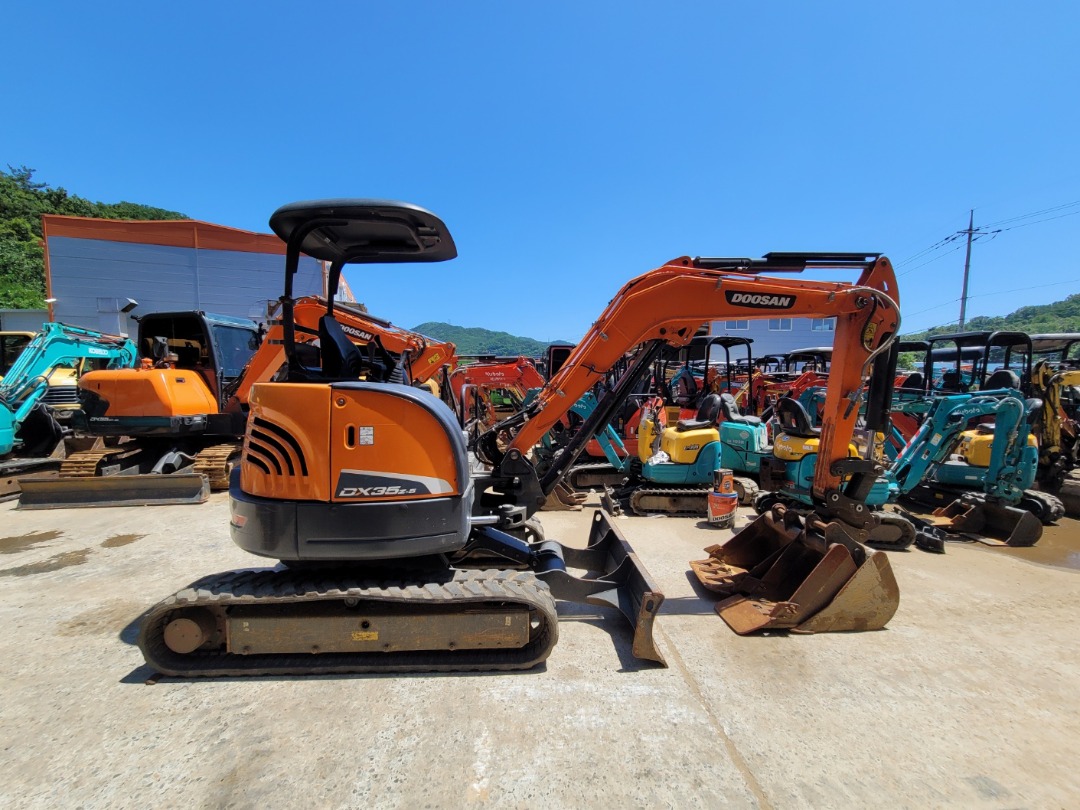 두산 035급 DX35 2019년 2300시간 기능/동작 우수 매매|전문가들