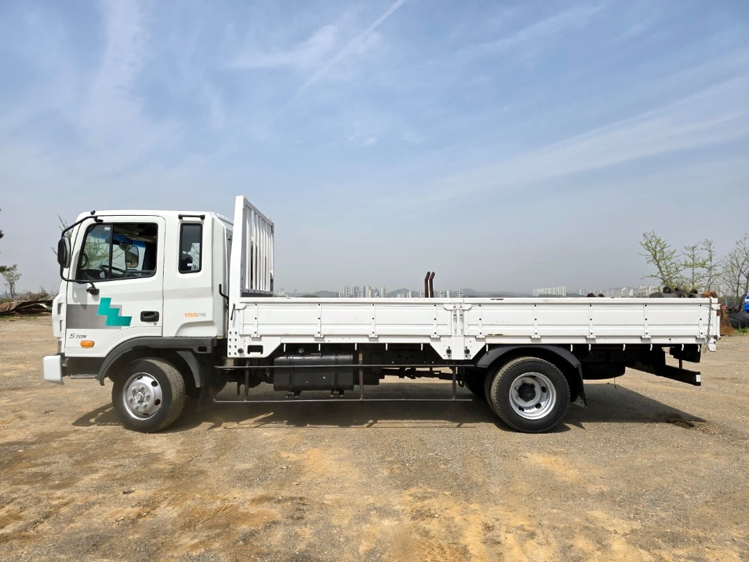 현대 5톤 중축 카고트럭 / 04년식 / 31만km대 (실주행) / 길이 5M 30 / 적재함 보강 완료|전문가들