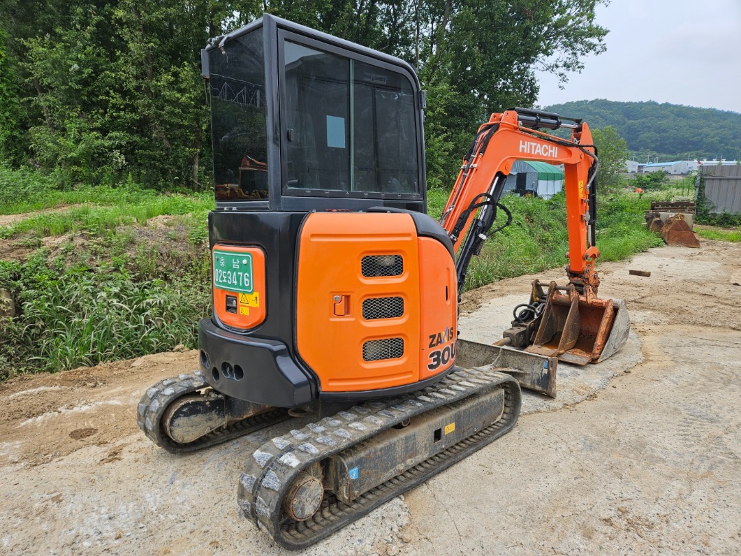 히타치 030급 캐빈 미니굴삭기 ZX30 2018년 2600시간 풀셋 구성 매매|전문가들