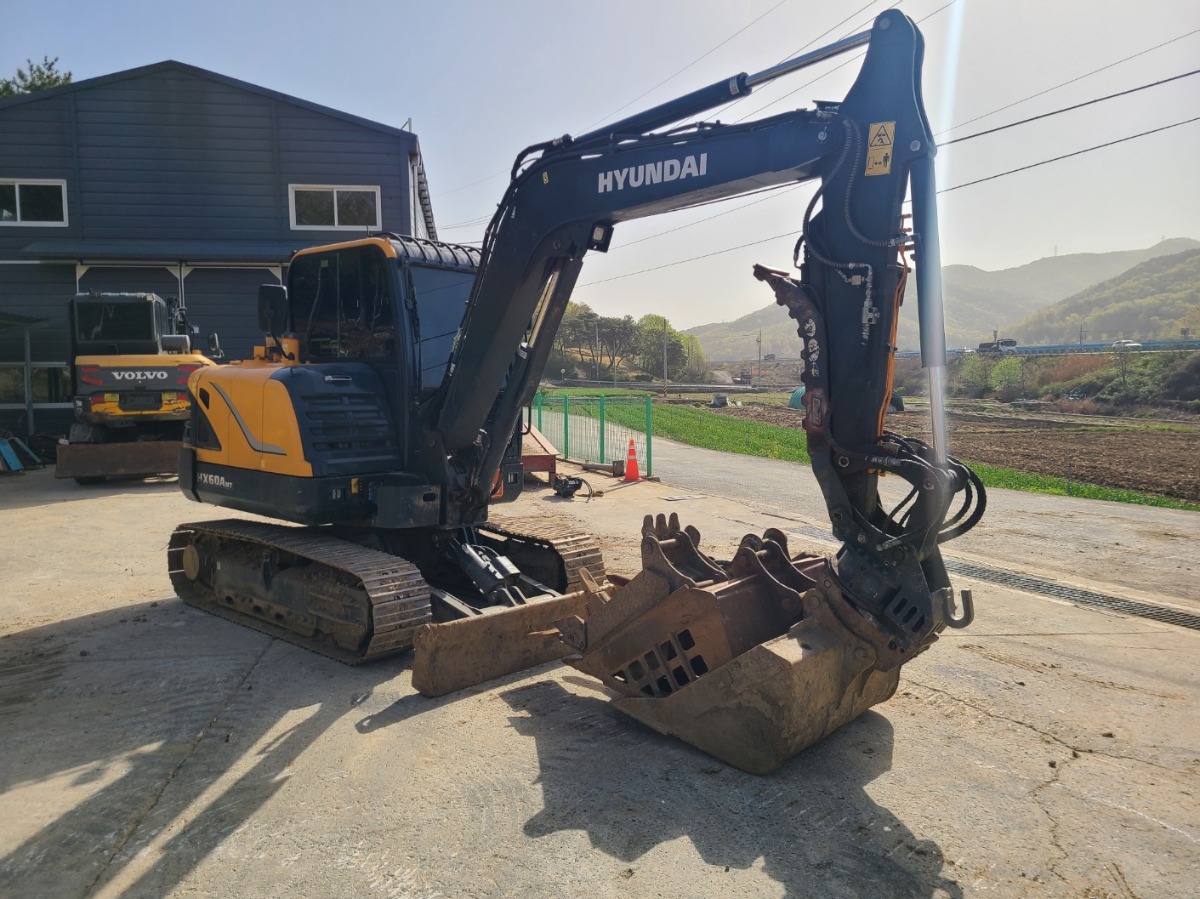 중고 굴삭기 신차급 회전링크장착 현대 Hx60amt 풀풀세트 2021년식전문가들