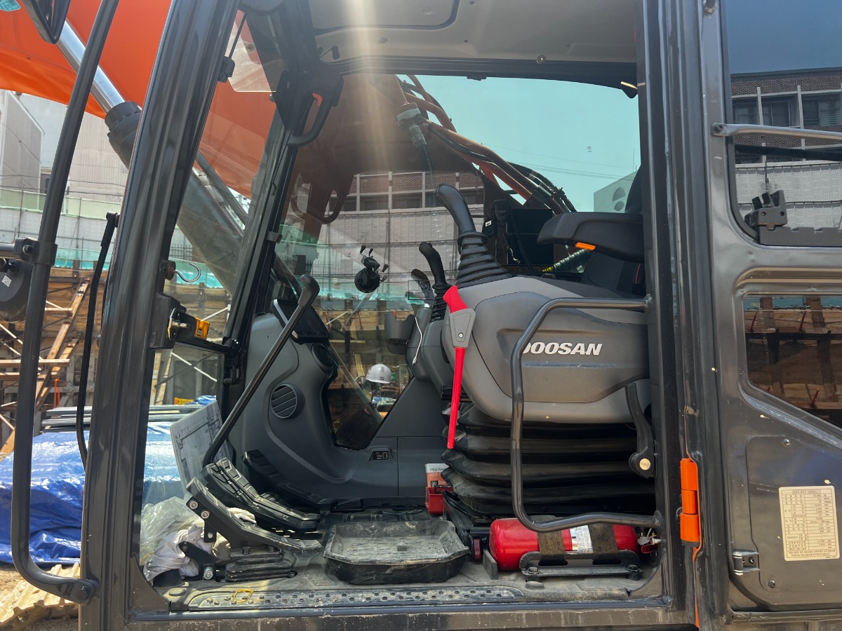 Dx320lc 7 2022년식 신차급장비 회전라인 1억5천400만전문가들
