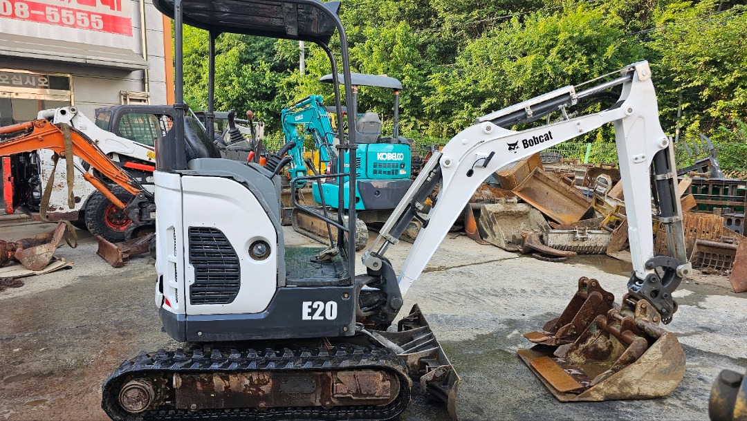 바브캣 중고 미니 굴삭기 신품 고무 트랙 E20 2018년식 버켓3종 매매합니다전문가들
