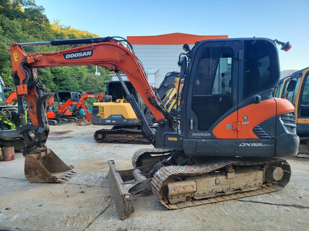두산 02 중고 포크레인 DX55MT-5K 2018년식 하부 도자 링크 판매합니다|전문가들
