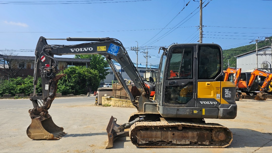 볼보 02 중고 포크레인 매매 EC60E 2016년식 집게, 회전라인|전문가들