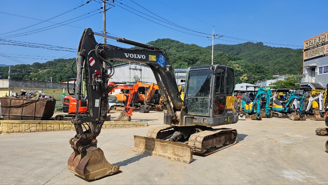 볼보 02 중고 포크레인 매매 EC60E 2016년식 집게, 회전라인|전문가들