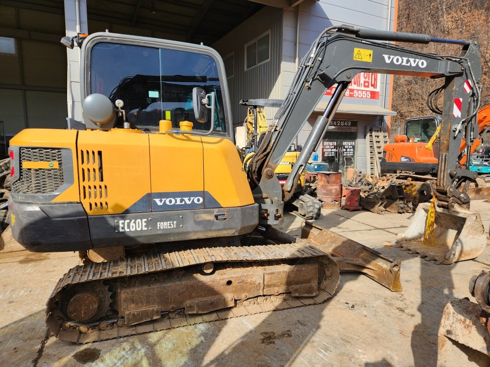 볼보 EC60E 2017년식 깔끔한 산판용 굴삭기 판매합니다|전문가들