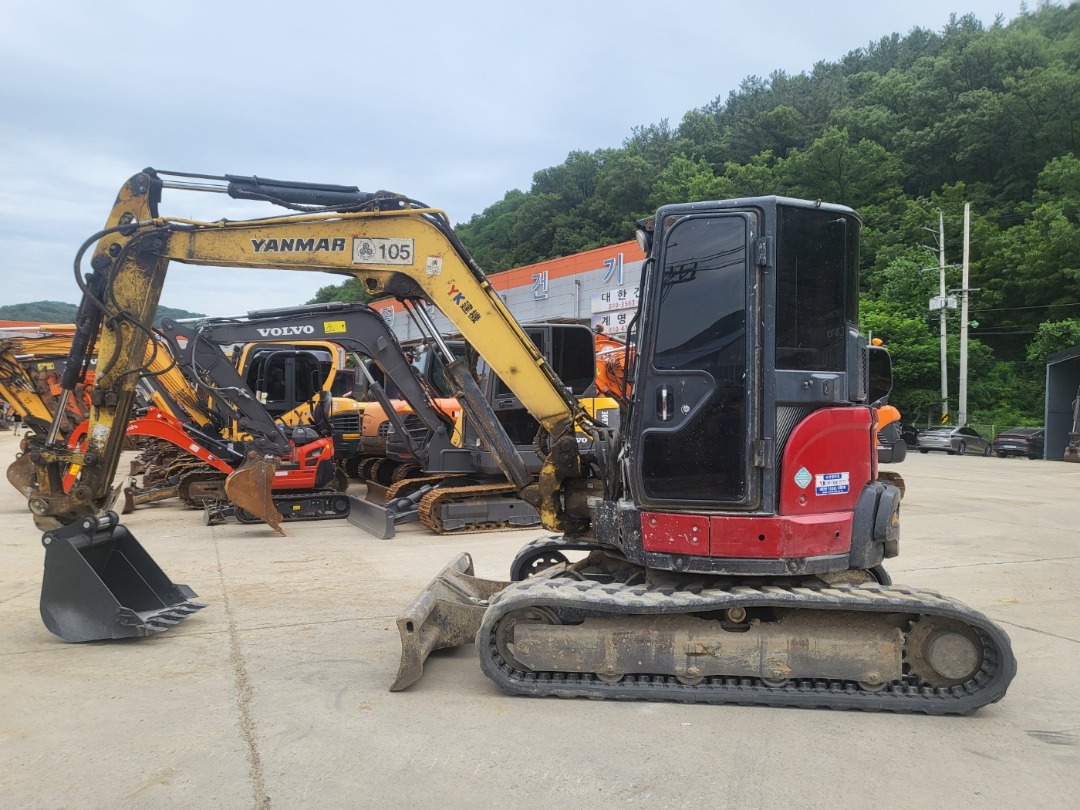 얀마 소선회 02 중고 굴삭기 Vio55 2015년식 회전라인 고무트랙 판매합니다전문가들