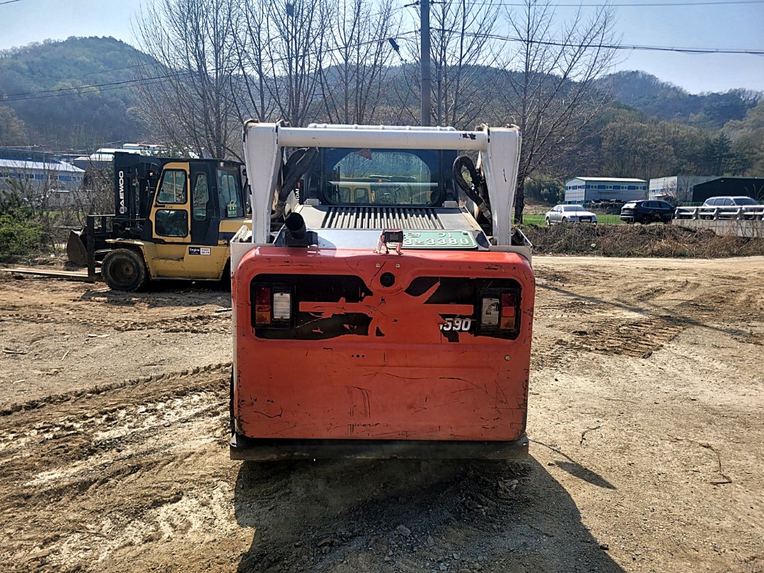바브캣 중고 스키로더 S590 2019년식 신품 타이어 자동 클램프 풋폐달 판매합니다전문가들
