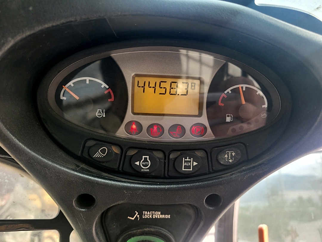바브캣 중고 스키로더 S590 2019년식 신품 타이어 자동 클램프 풋폐달 판매합니다전문가들