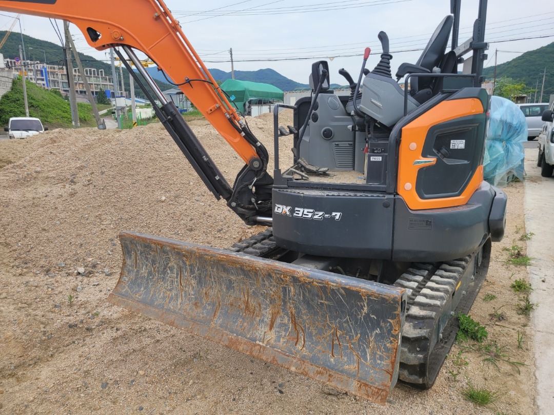 Dx35z 7 신형 두산 미니굴삭기 신차급 가동시간 입니다전문가들