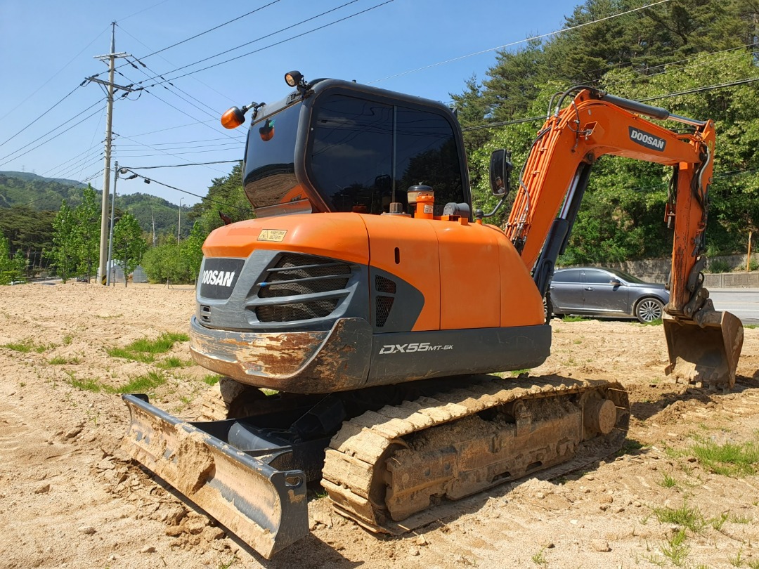 두산 02굴삭기 DX55MT 2018년|전문가들