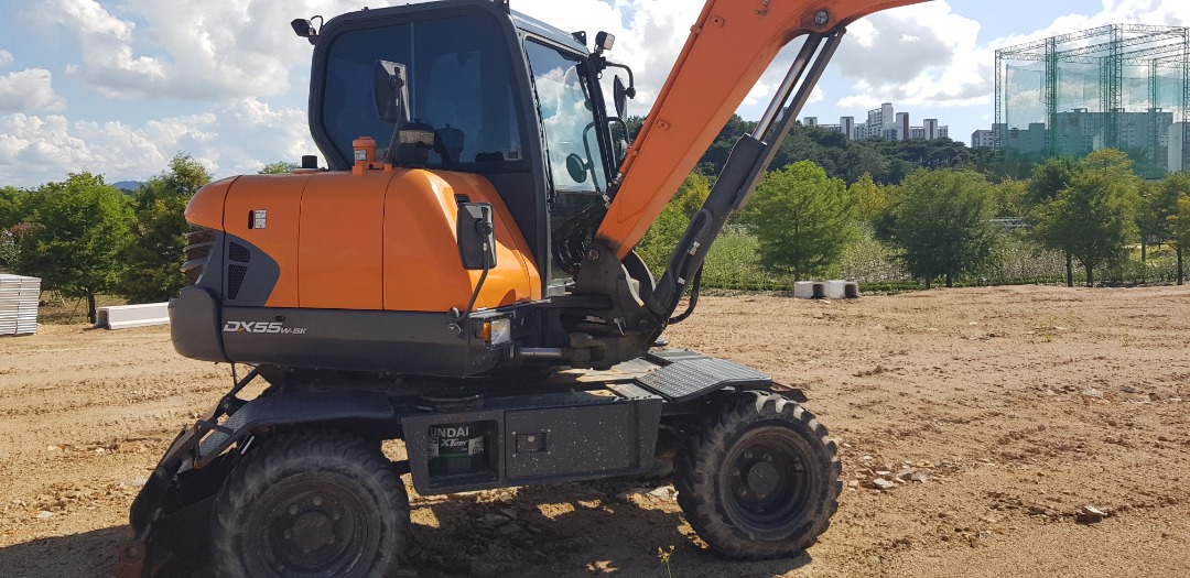 두산 03W 타이어굴삭기 DX55W-5K 2020년 2000시간 코끼리 집게,회전라인 매매|전문가들